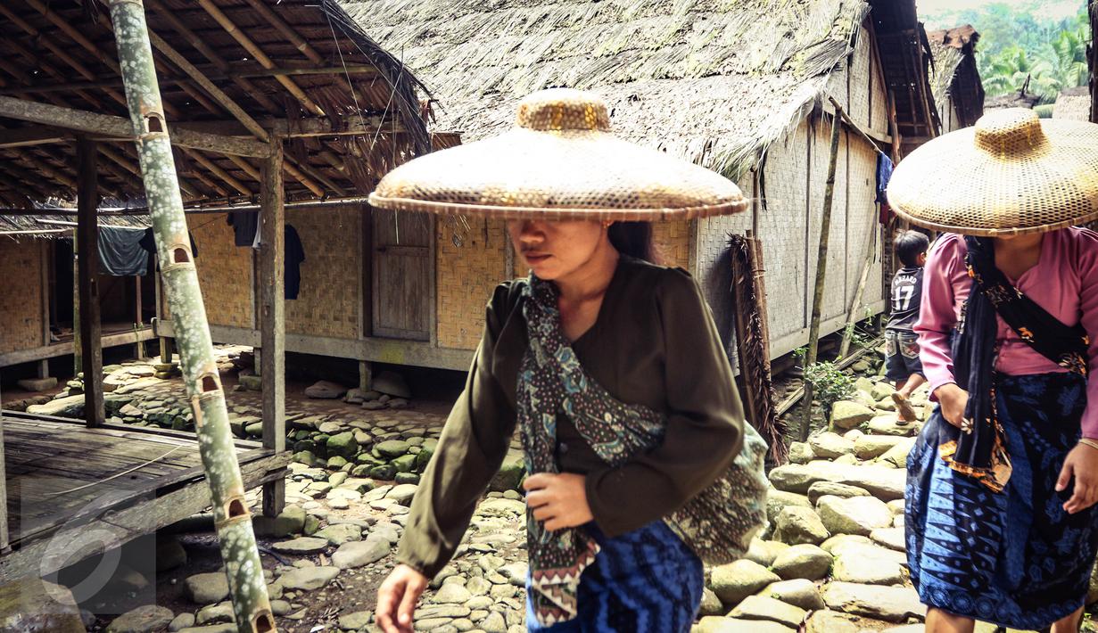 Potret Keseharian Perempuan Suku Baduy Luar