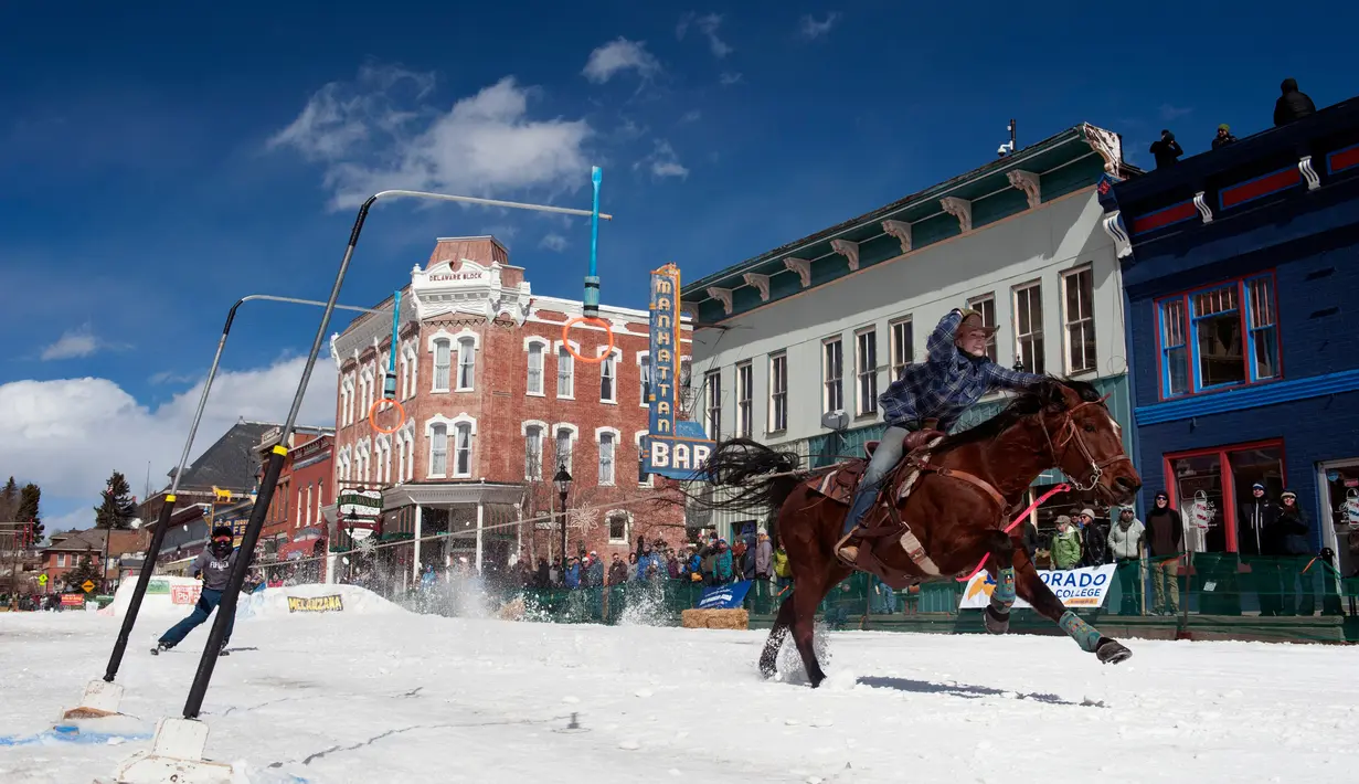 FOTO: Melihat Aksi Pemain Ski dalam Kompetisi Ski Joring di Colorado ...
