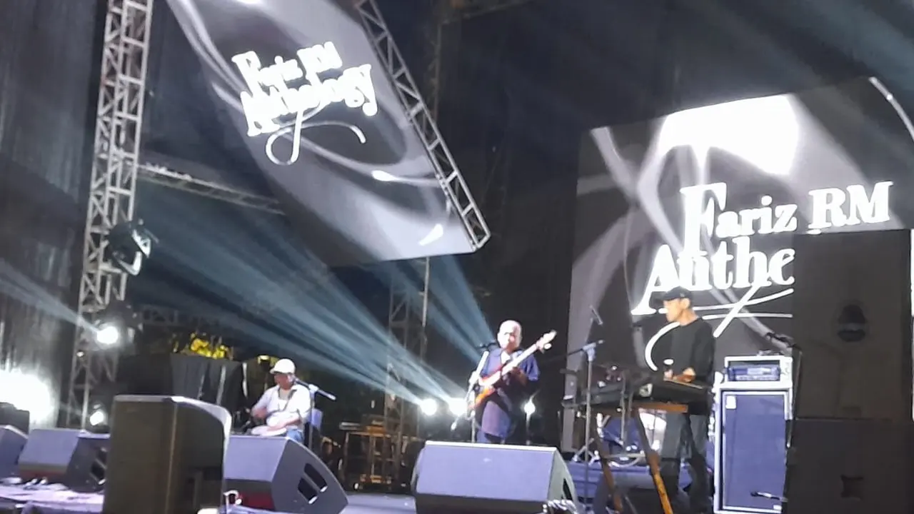 Pesona Fariz RM Bersinar di The 90's Festival 2024 - ShowBiz Liputan6.com