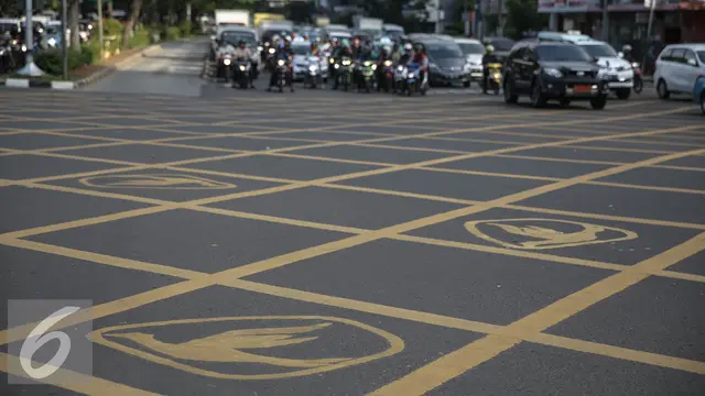 Buat yang Belum Paham, Ini Fungsi Yellow Box Junction - Otomotif ...