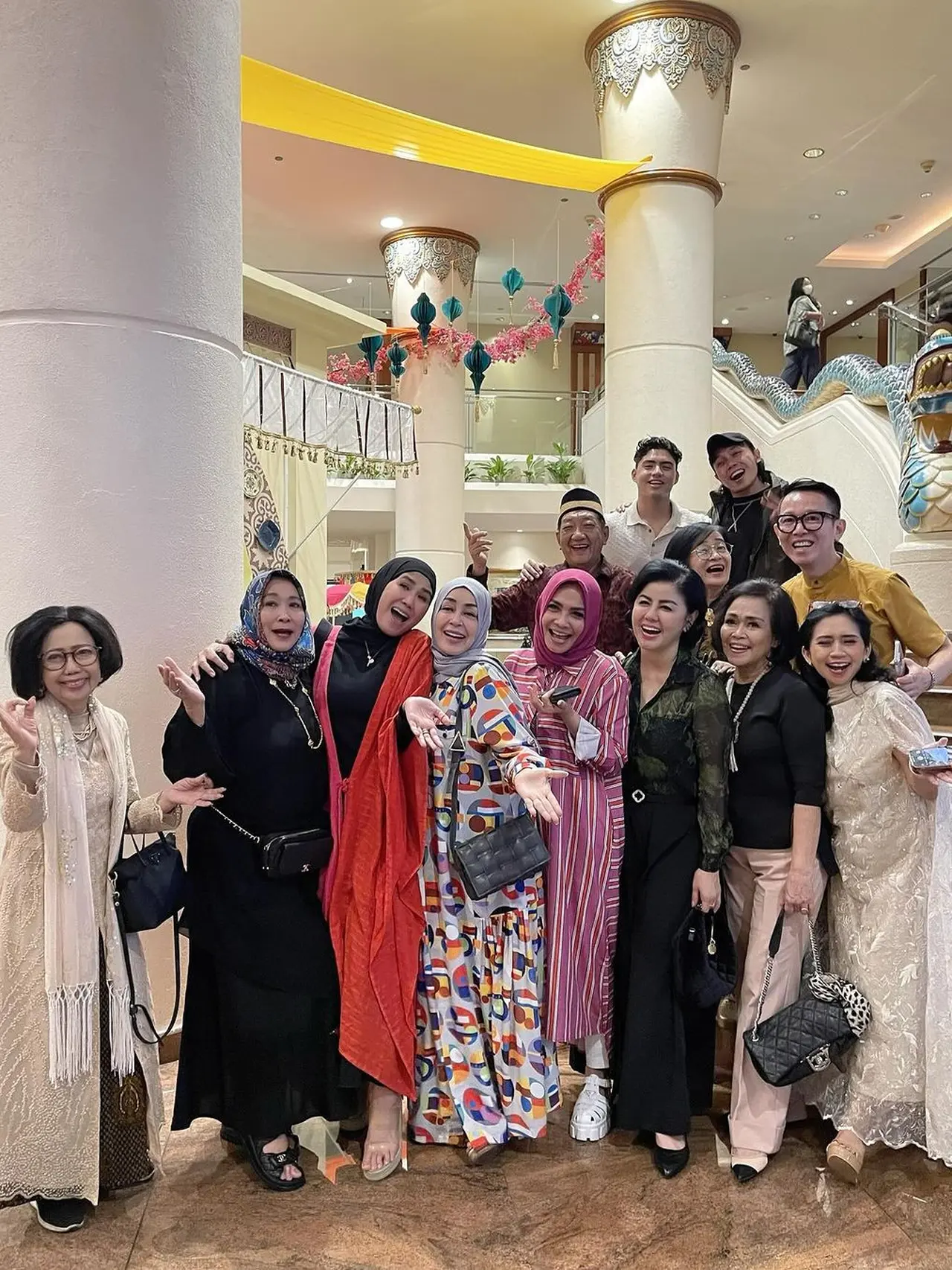 Rieta Amilia Bukber bareng Bestie, Lihat Circle Ibunda Nagita Slavina ...