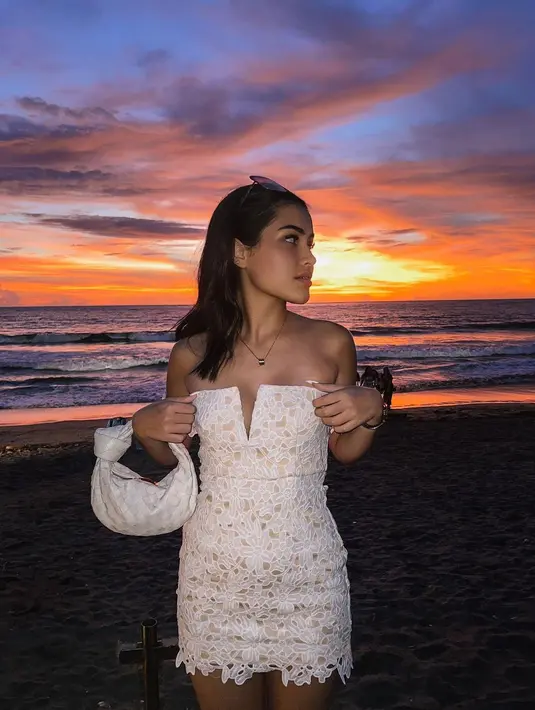 Potret Artis Blasteran Nicole Parham, Cantik dan Seksi Banget - Foto ...