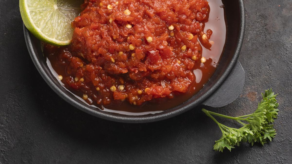 Resep Sambal Tomat yang Pedas dan Segar - Food Fimela.com