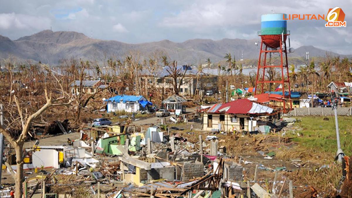 Suasana Tepi Pantai Kota Tacloban yang Dihempas Topan `Monster` - Foto Liputan6.com