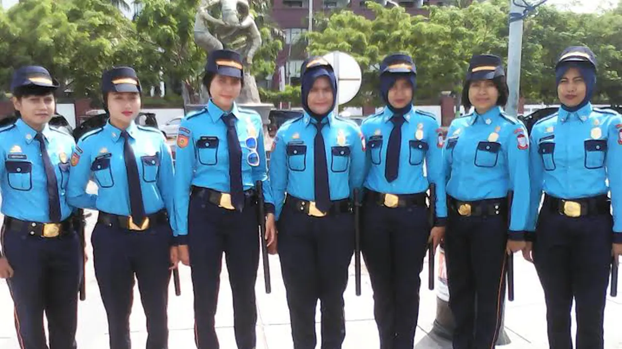 Satpol-satpol PP Cantik Ini Akan Menjaga Pantai Losari - Regional ...