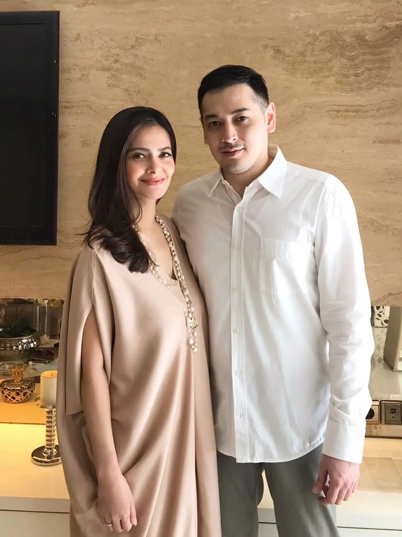 5 Potret Kebersamaan Cut Tari dan Richard Kevin, Rayakan Lebaran Perdana Bersama - Hot Liputan6.com