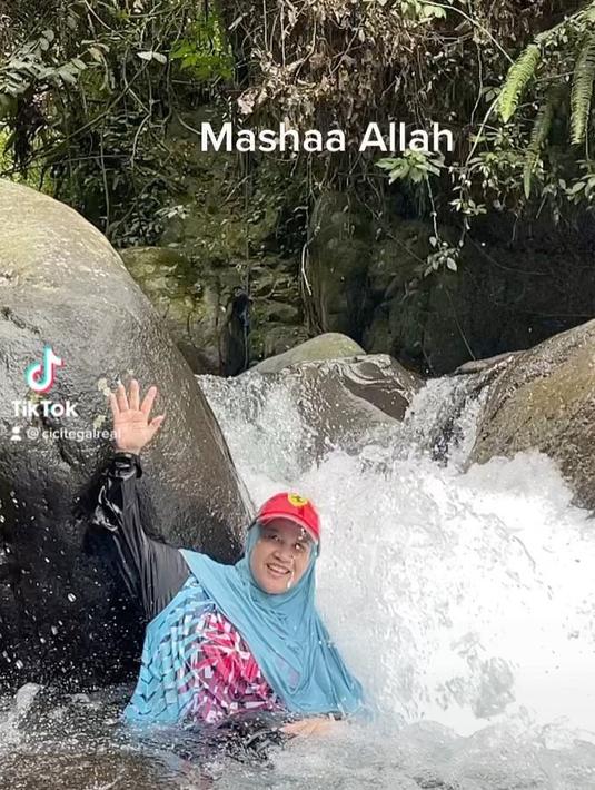 Usia 62 Tahun Belum Menikah, Cici Tegal: Aku Masih Jomblo - Photo ...