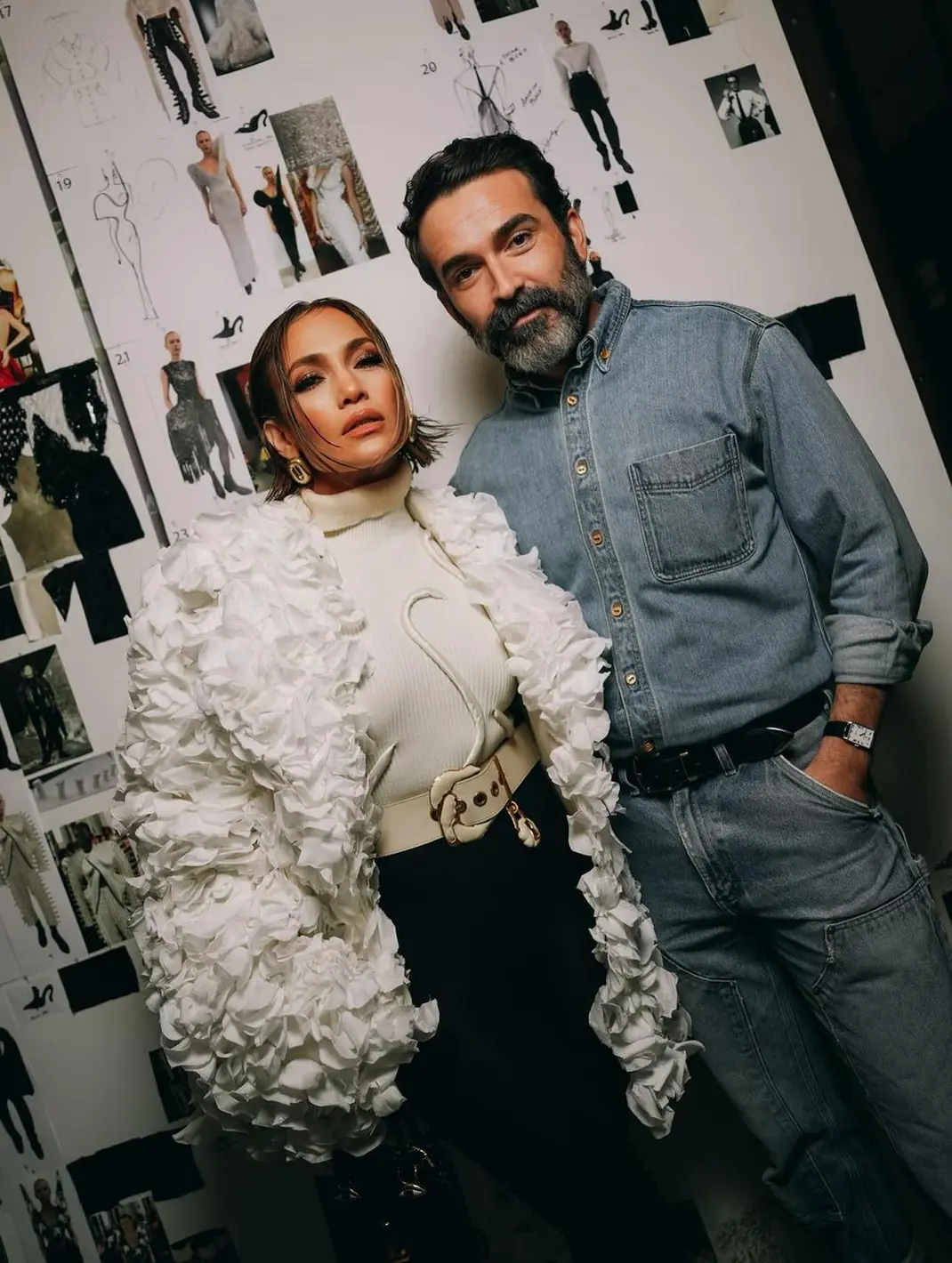 Gaya Slay Jennifer Lopez yang Sukses Gebrak Paris Fashion Week 2024 ...