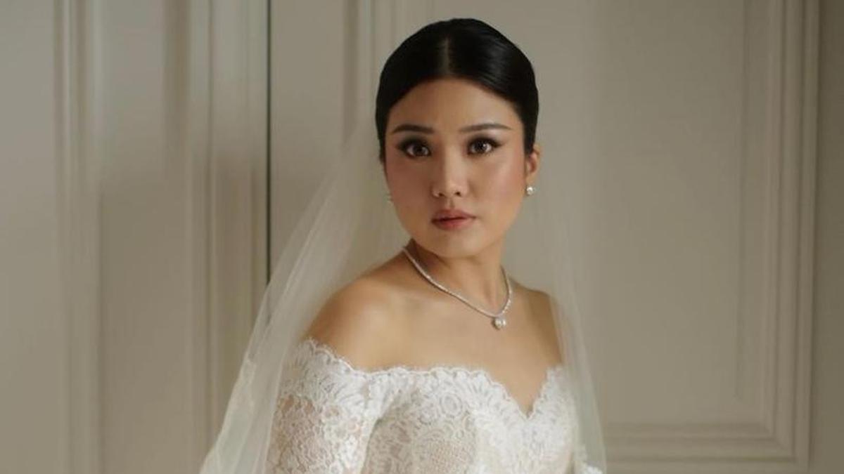 8 Potret Pemberkatan Valencia Tanoe Istri Kevin Sanjaya Dibalut Gaun Klasik, Menawan Bak ...