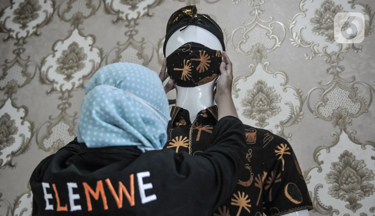 FOTO: Intip Produksi Masker Bermotif Batik Betawi di Kala Pandemi COVID ...