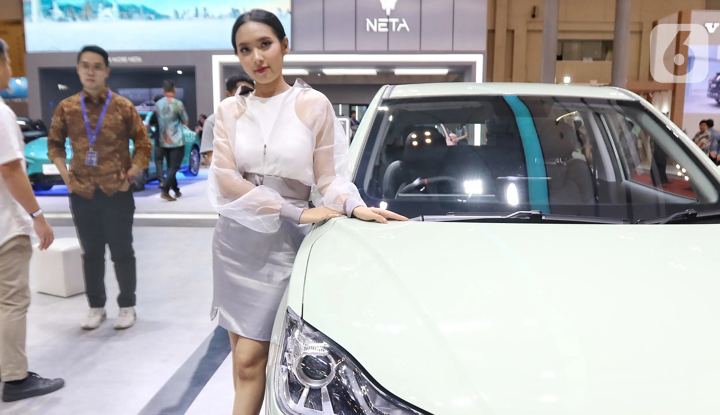 Pesona SPG Cantik Pikat Pengunjung untuk Melirik Mobil di GIIAS 2023 ...