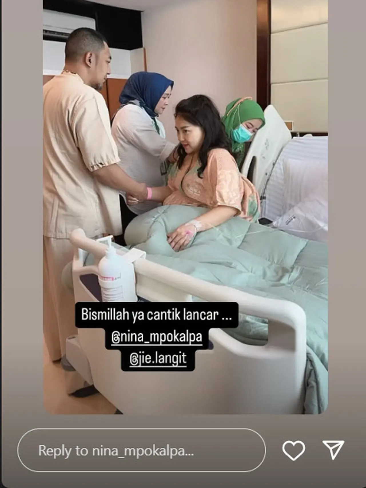 6 Potret Detik-detik Mpok Alpa Lahirkan Anak Kembar, Persalinan Dibiayai Raffi Ahmad - Hot ...