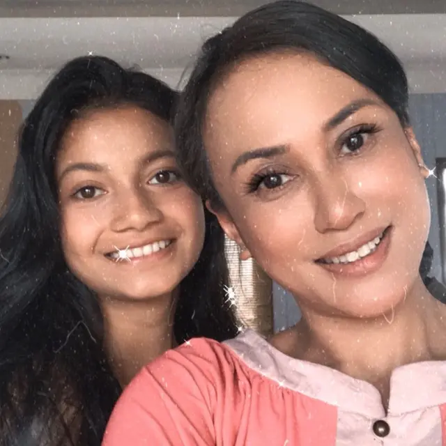 Potret Ria Probo Bareng 6 Pemain Dari Jendela SMP, Bak Ibu Kandung ...