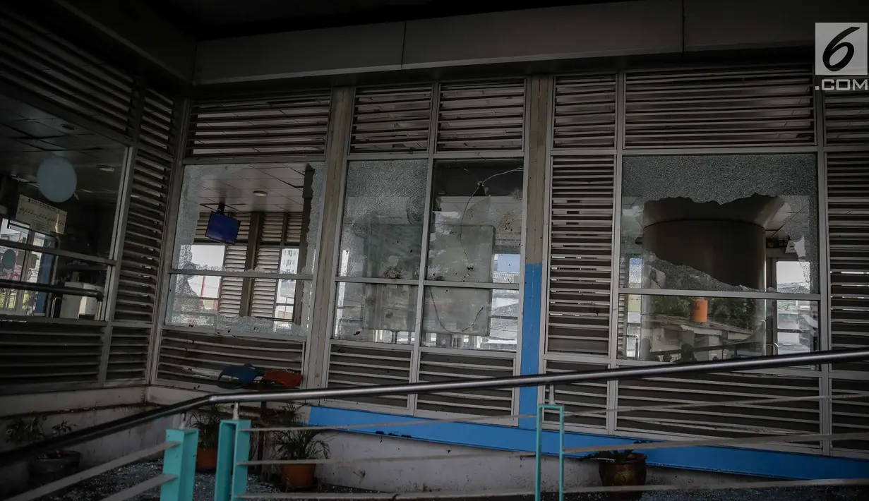 Akibat Bom Kampung Melayu, Halte Transjakarta dan Angkot Rusak - Foto ...
