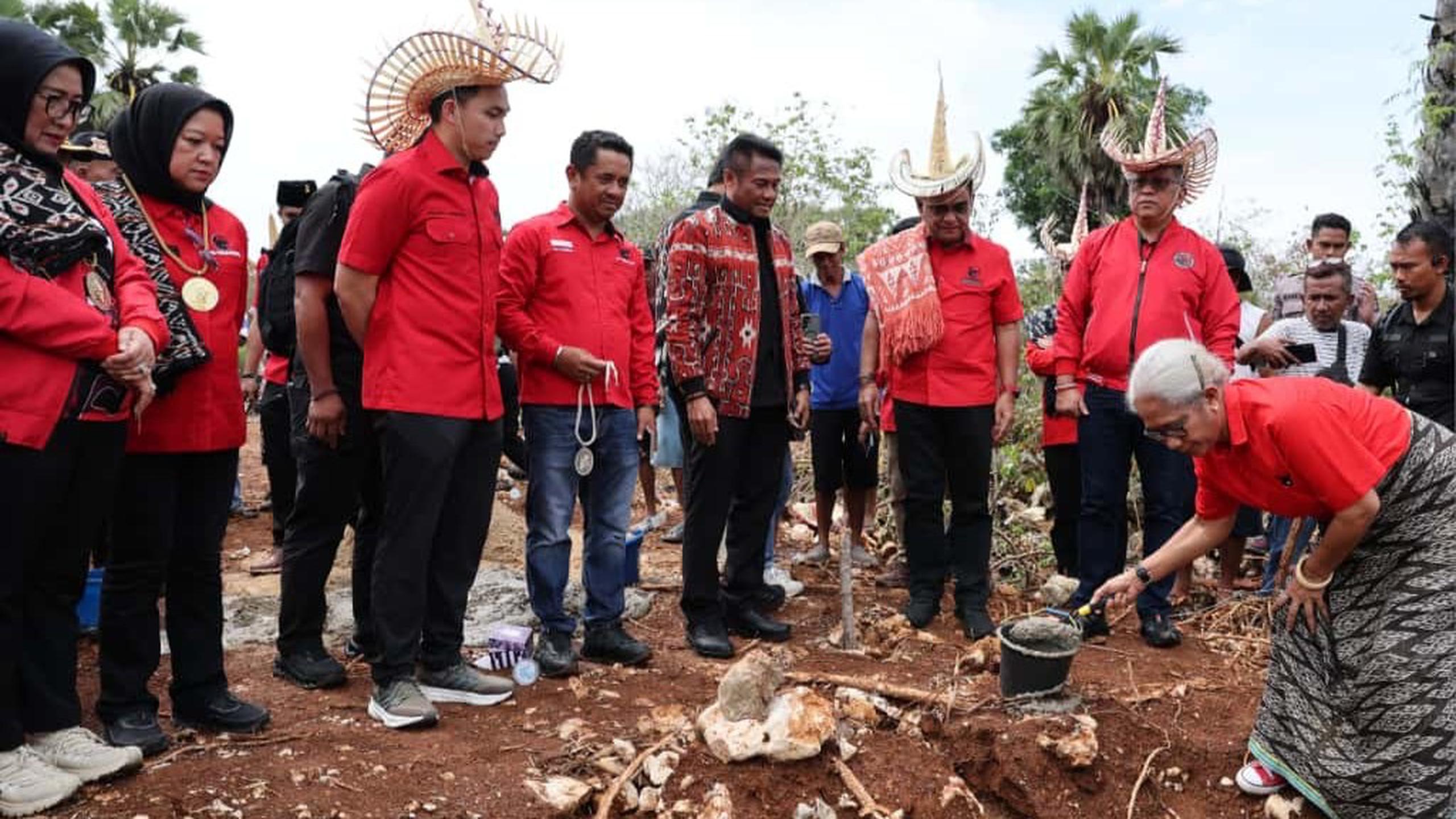 Peletakan Batu Pertama Kantor PDIP di Rote Ndao, Hasto: Simbol ...