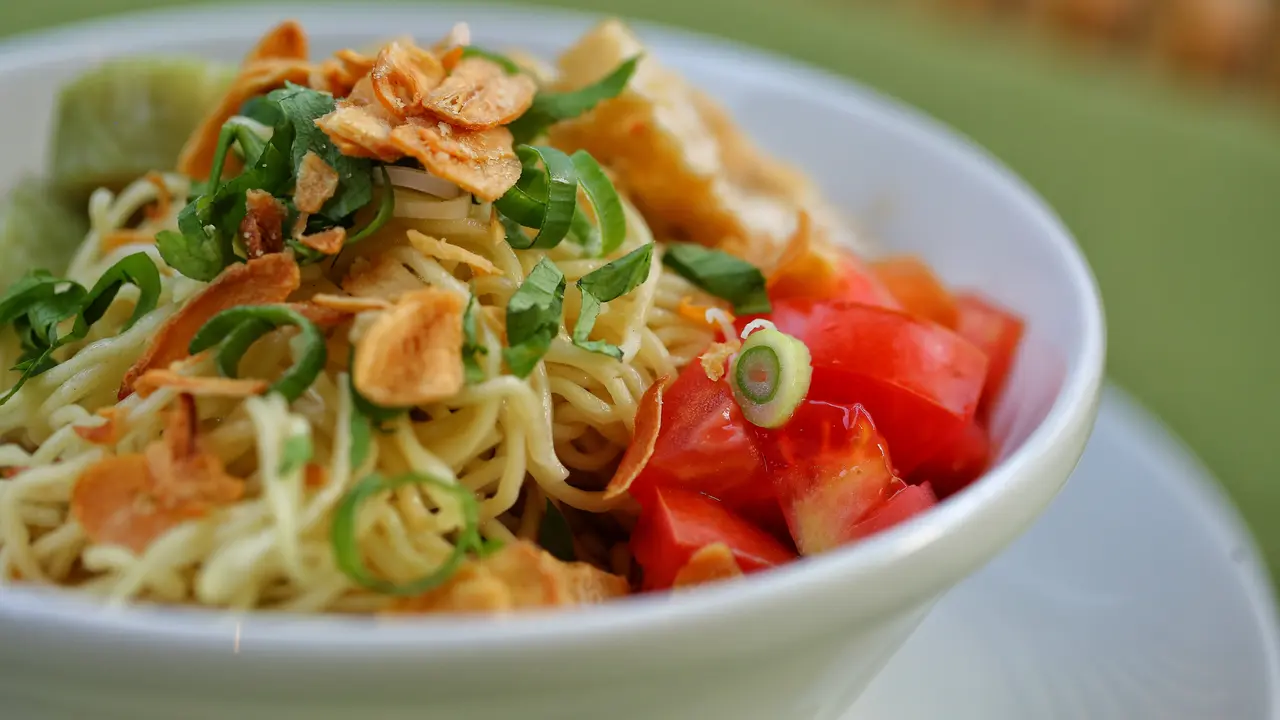 9 Rekomendasi Tempat Makan Mie Kopyok di Semarang 2025, Kuah Beningnya ...