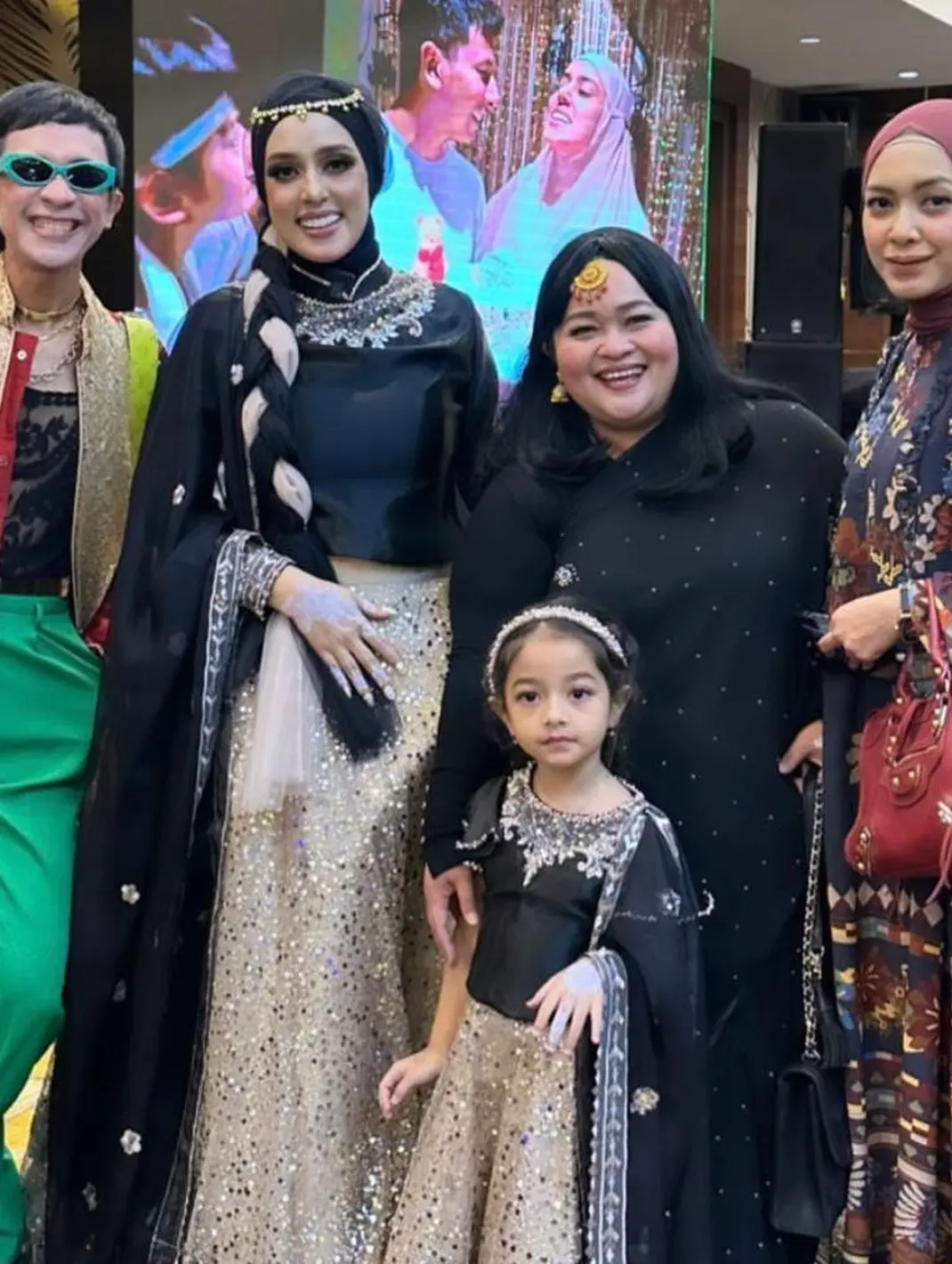 8 Adu Gaya Seleb Pakai Baju India di Pesta Ultah Sonny Septian Bertema Bollywood Night, Irish ...