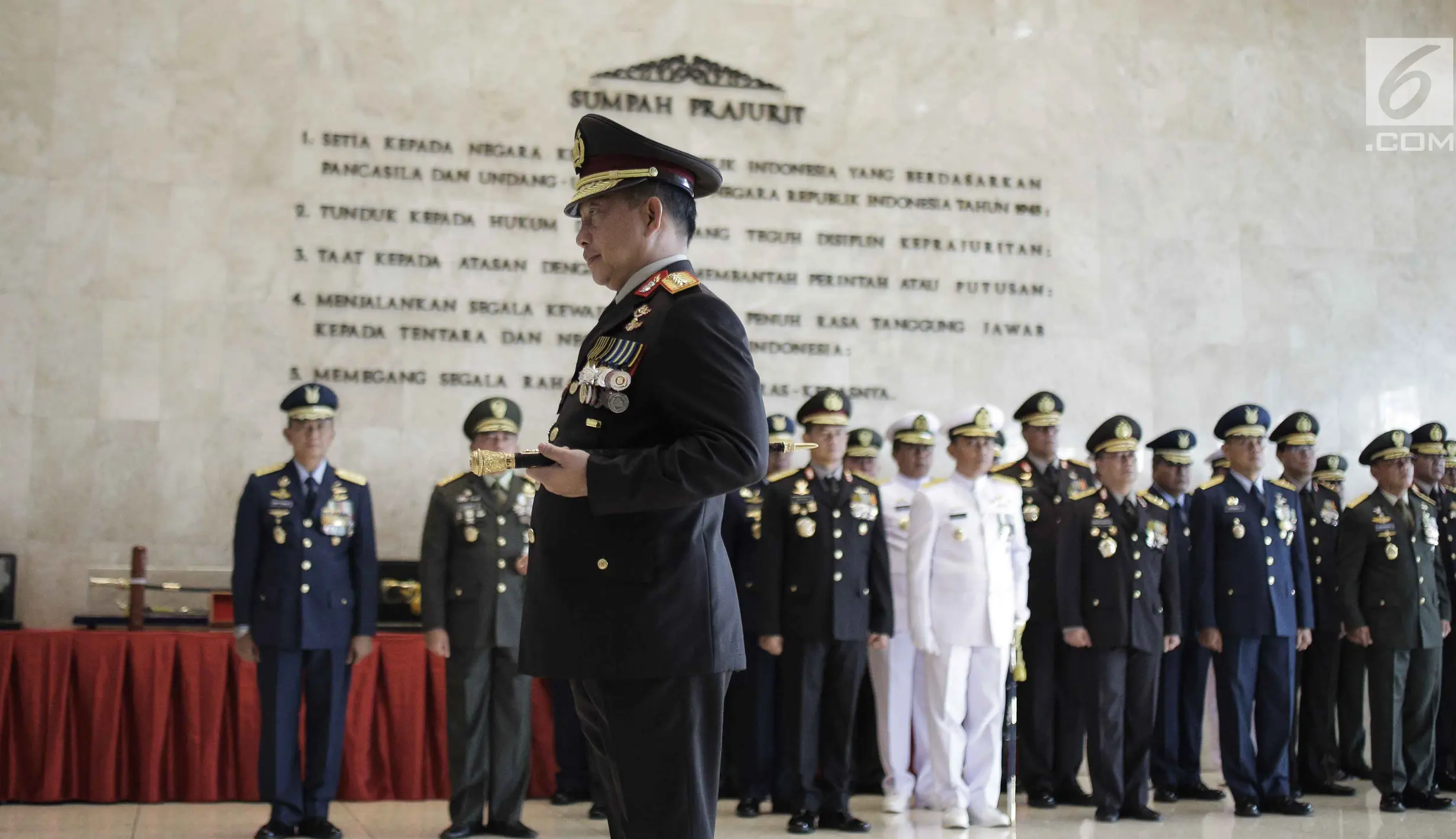 FOTO: Tito Karnavian Dianugerahi Bintang Kartika Eka Paksi Utama - Foto ...