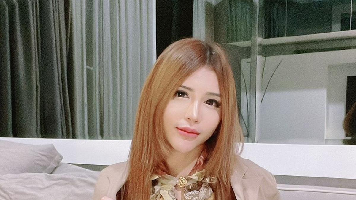 Vivi Jovita Pasrah Ditatap Sinis Perempuan Lain karena Tubuh Seksinya - ShowBiz Liputan6.com