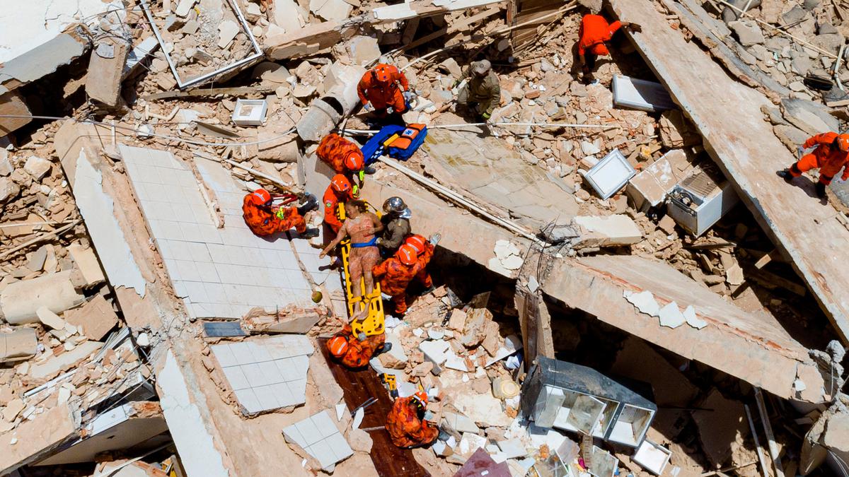 FOTO: Bangunan 7 Lantai di Brasil Runtuh - Foto Liputan6.com