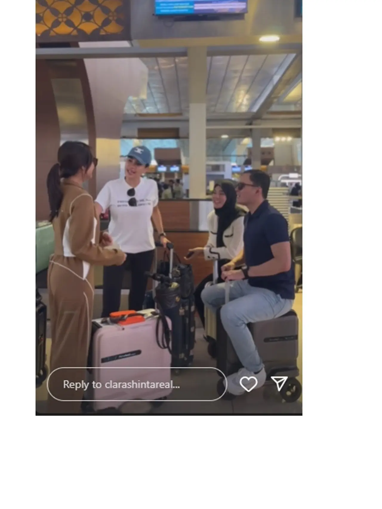 8 Momen Fuji, Nikita Mirzani dan Clara Shinta Liburan Bareng ke Paris ...