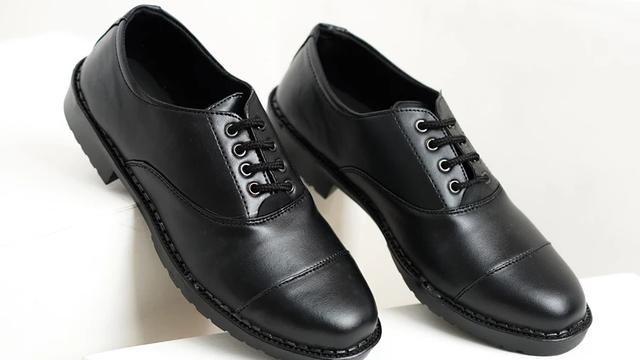 6 Sepatu Pantofel Pria untuk Tampilan Resmi yang Stylish