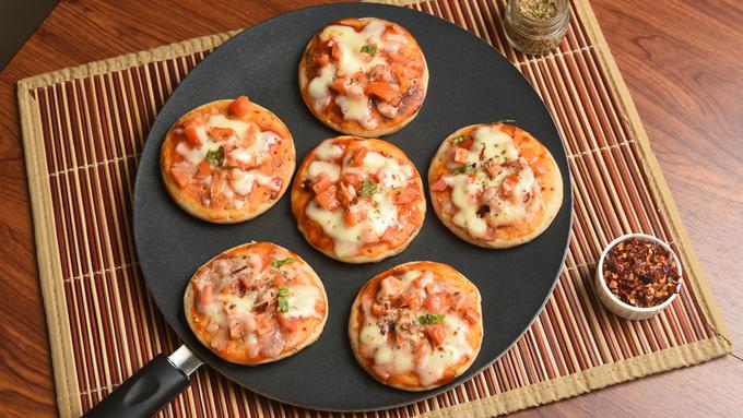 Resep Pizza Mini Teflon tanpa Telur yang Empuk - Food Fimela.com