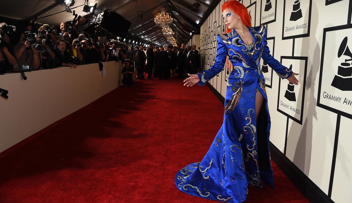 Tampil Nyentrik, Lady Gaga Gokil Dengan Rambut Oranye di Grammy Awards
