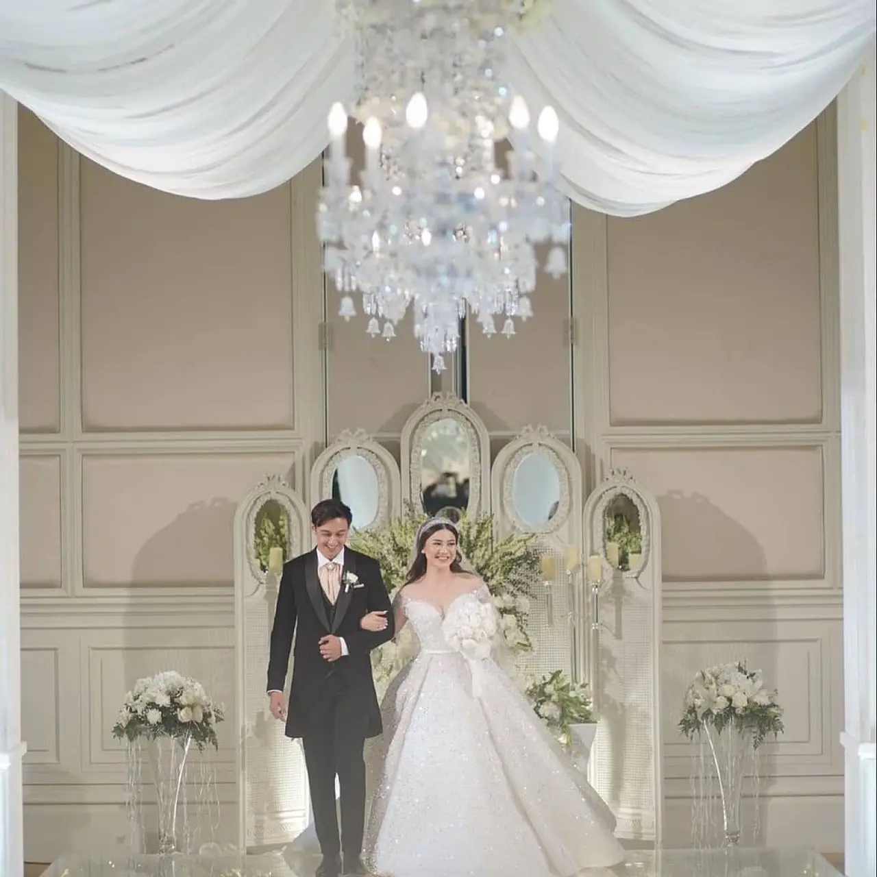 6 Momen Resepsi Pernikahan Felicya Angelista dan Caesar Hito, Penuh ...