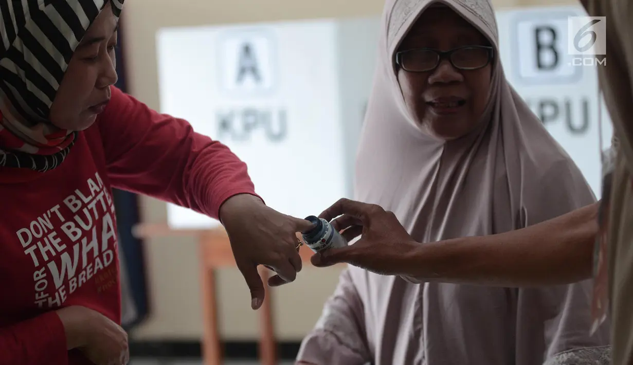 FOTO: Gelar Pemungutan Suara Ulang, Begini Suasana di TPS 18 Jakarta ...