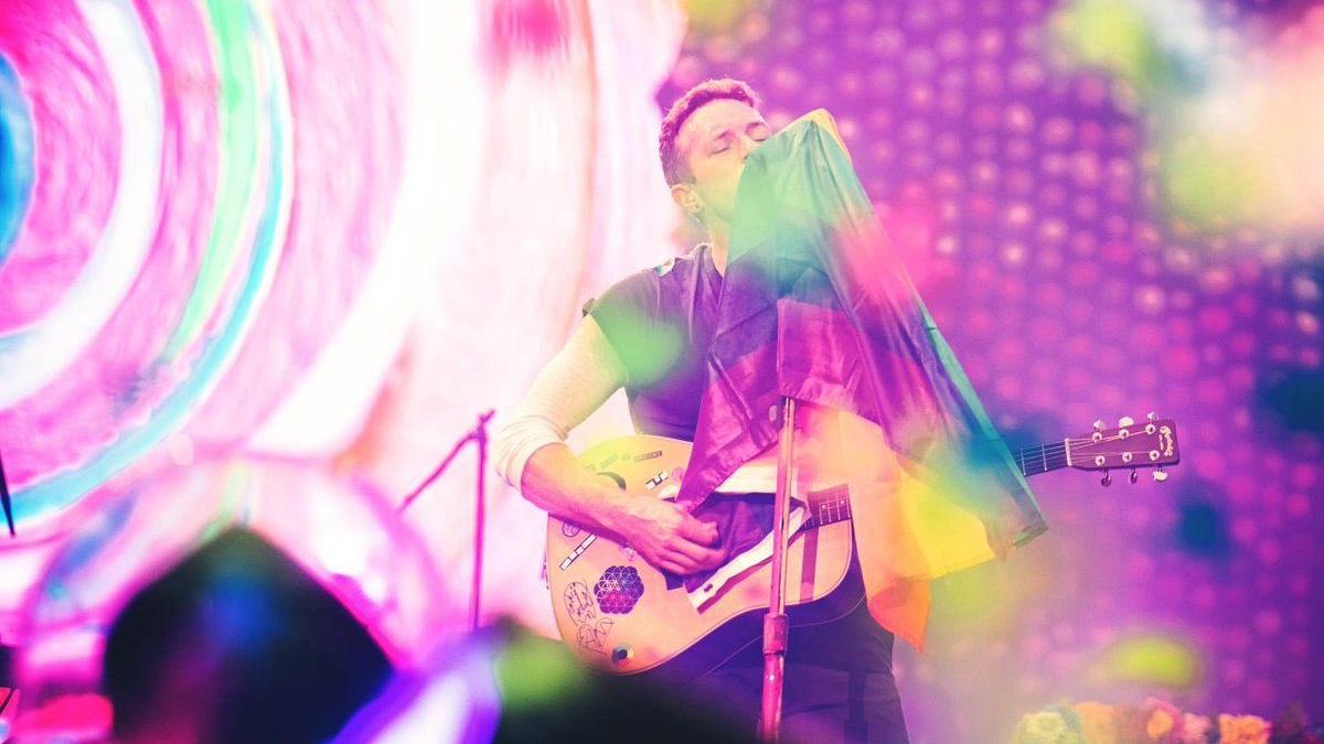 Usai Viral Coldplay Dukung LGBT, Netizen Malaysia Harap Tiket Diskon