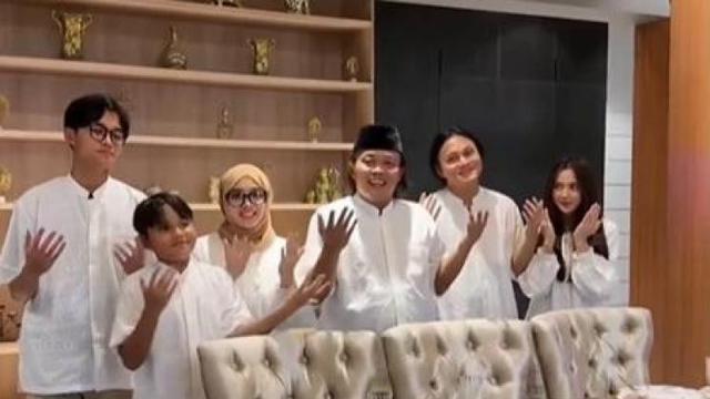 6 Potret Mesra Mahalini dan Rizky Febian, Temani Buka Bersama Meski Beda Agama - Hot Liputan6.com
