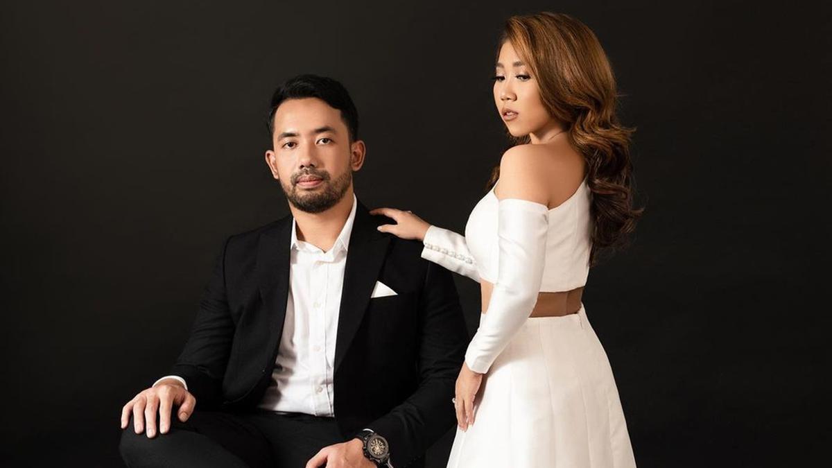 Gaya Prewedding Kiky Saputri dan Muhammad Khairi Tema Black and White, Menawan - Foto Liputan6.com