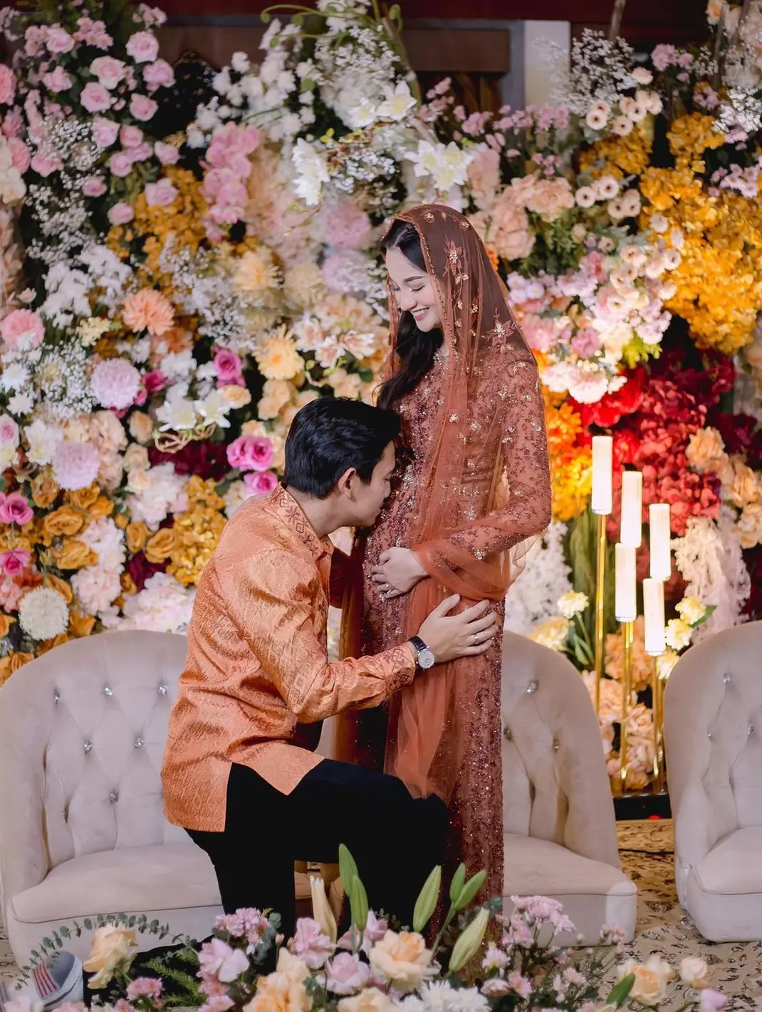 6 Gaya Sabrina Anggraini Istri Belva Devara di Pengajian 4 Bulanan ...