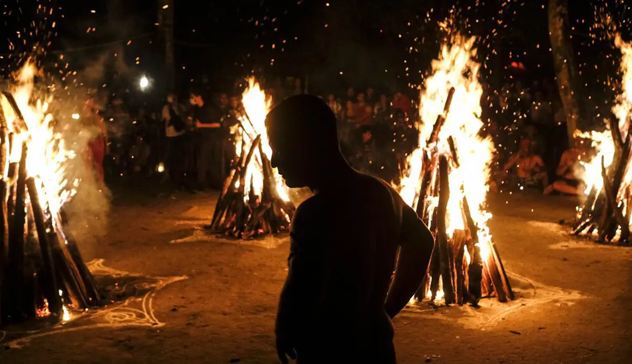 FOTO: Ritual Pengikut Aliran Maria Lionza di Gunung Sorte Venezuela ...
