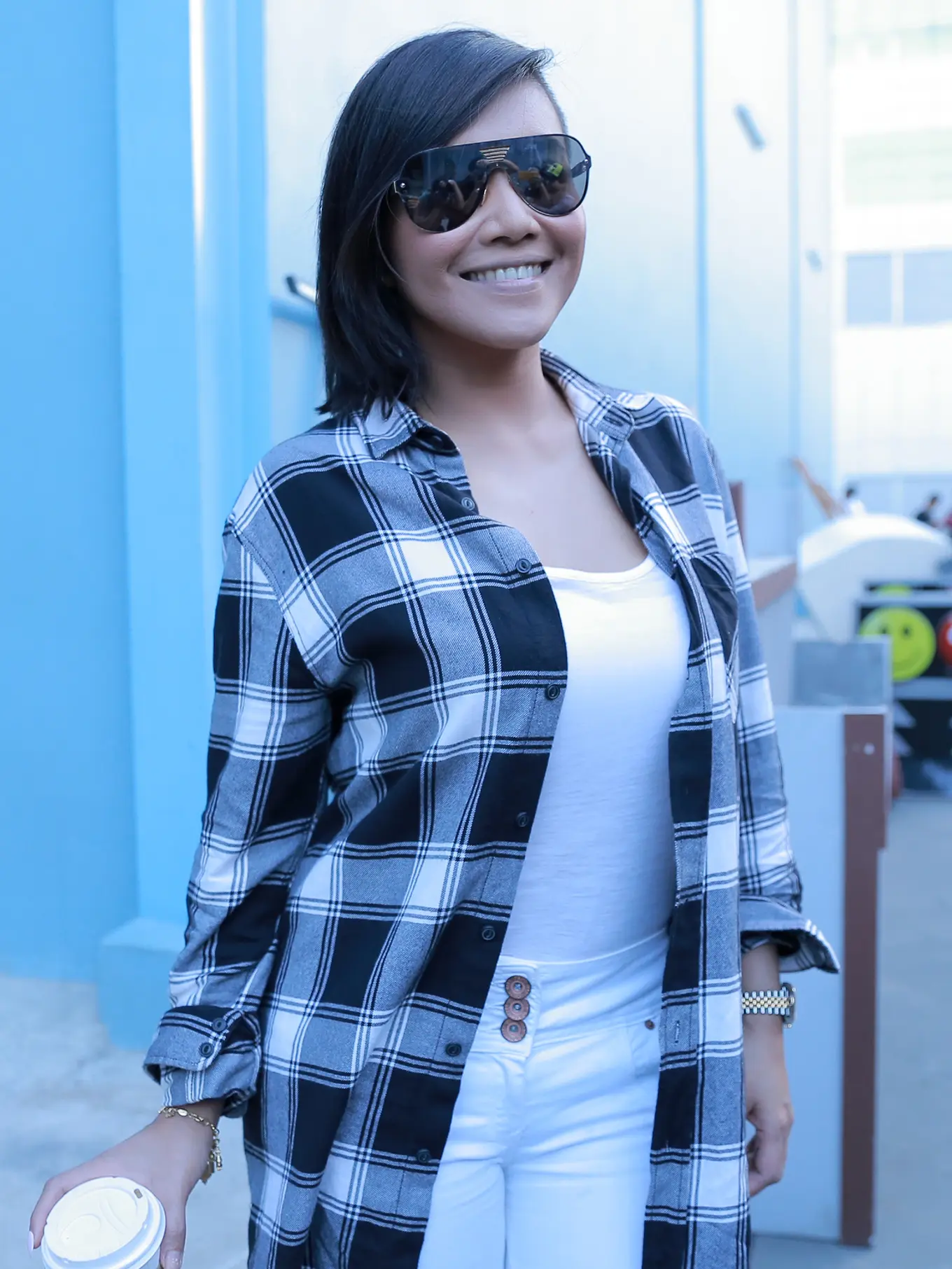 Gaya Rambut Skinhead, Denada Dibully di Sosial Media