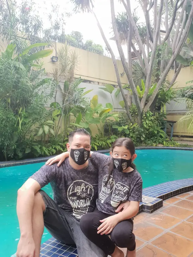 6 Potret Kedekatan Mikha Anak Nafa Urbach dengan Zack Lee Sang Ayah, Kompak - Hot Liputan6.com