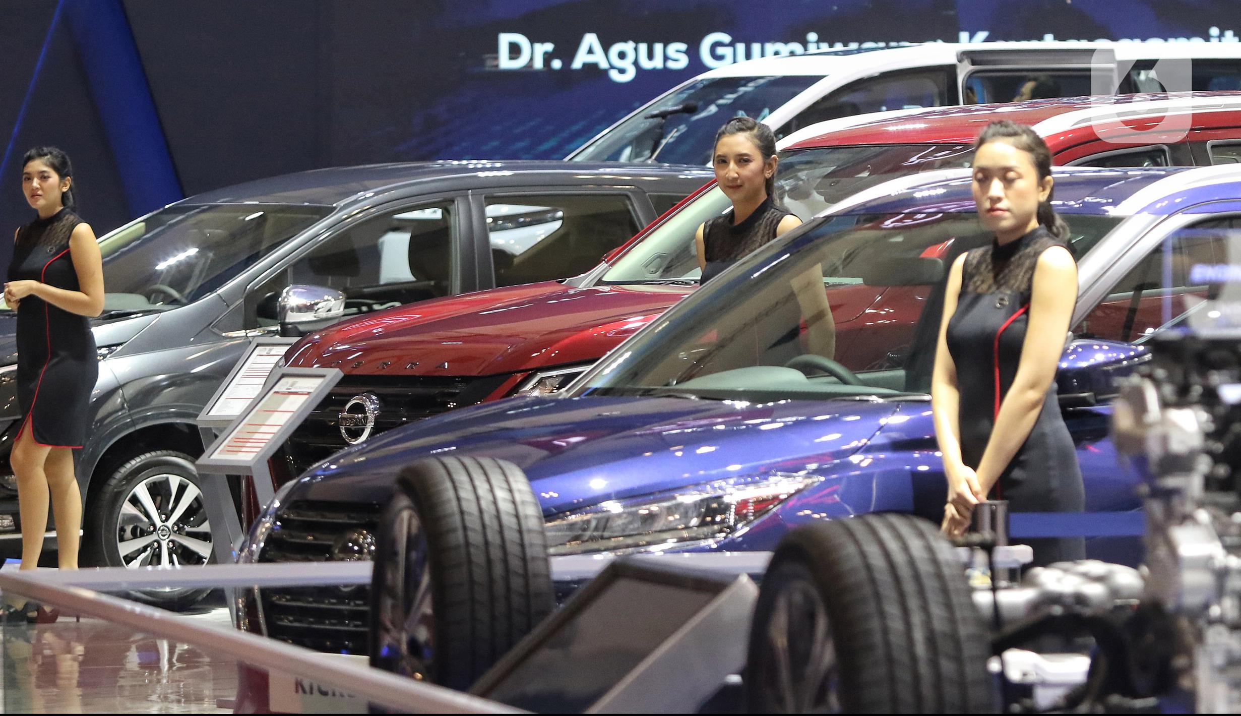 Pesona SPG Cantik Pikat Pengunjung untuk Melirik Mobil di GIIAS 2023