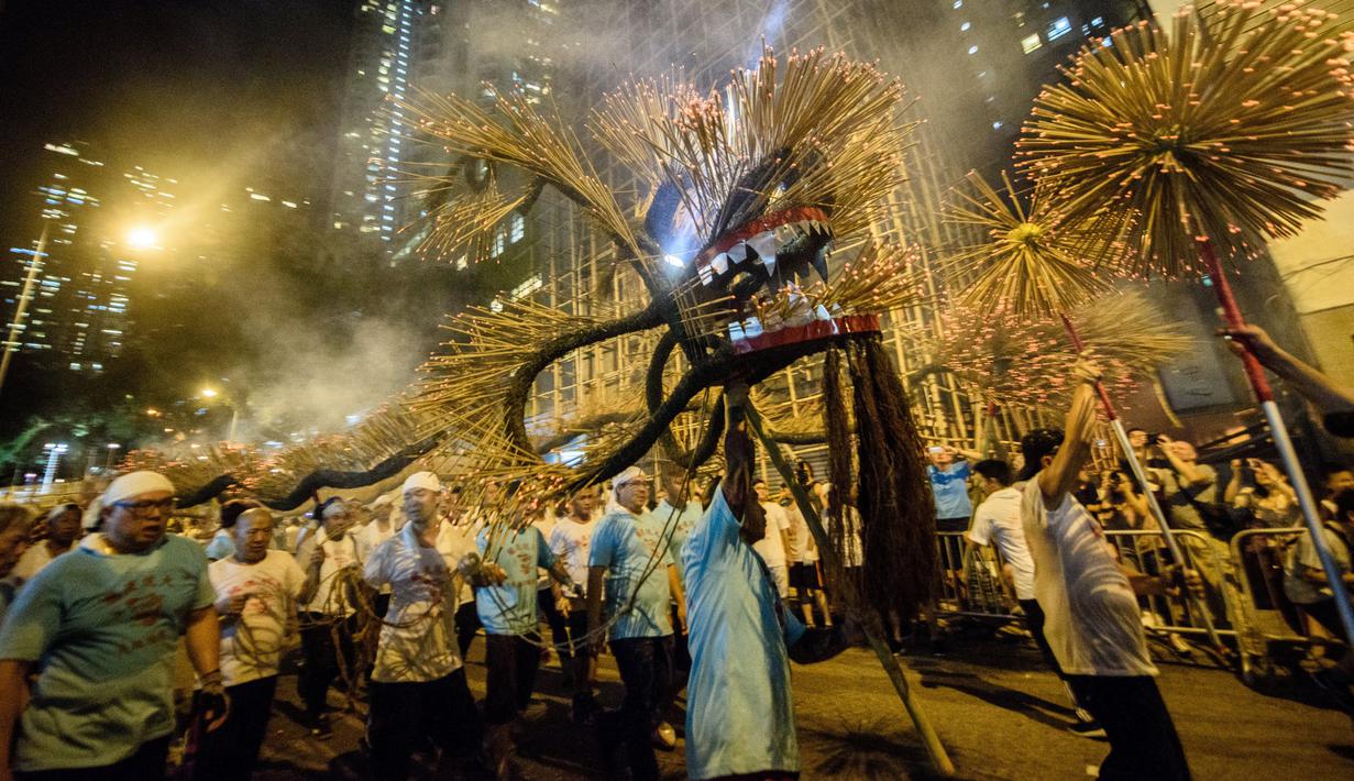PHOTO: Tari Naga Api, Tradisi Cegah Nasib Buruk yang Jadi Hiburan di ...