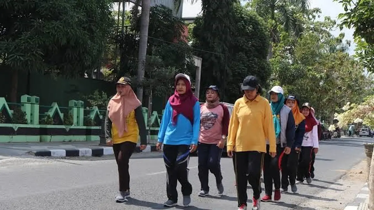 Bahaya Rek, Jangan Gunakan Jalan Raya untuk Latihan Gerak Jalan ...