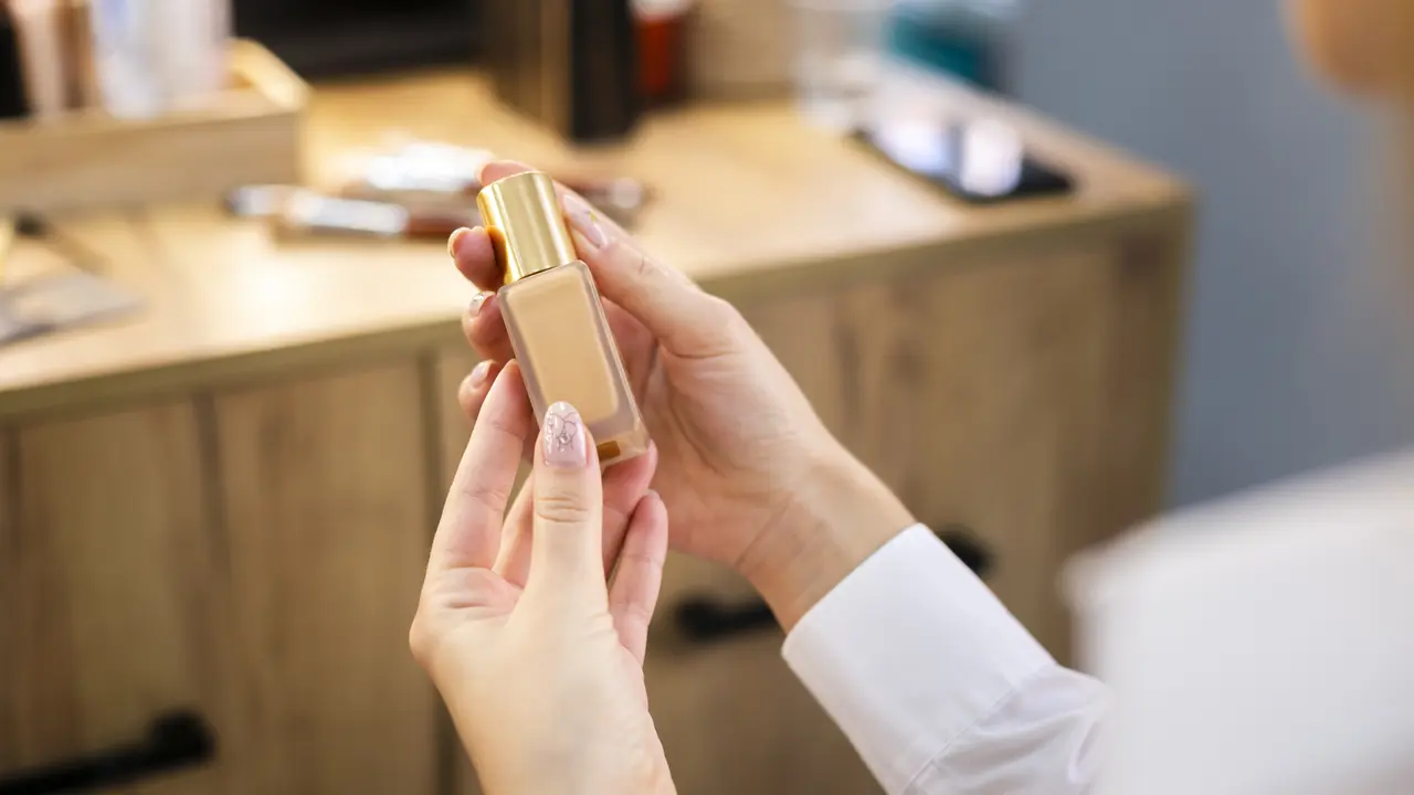 Primer adalah Produk Riasan, Ketahui Fungsinya untuk Makeup Tahan Lama ...
