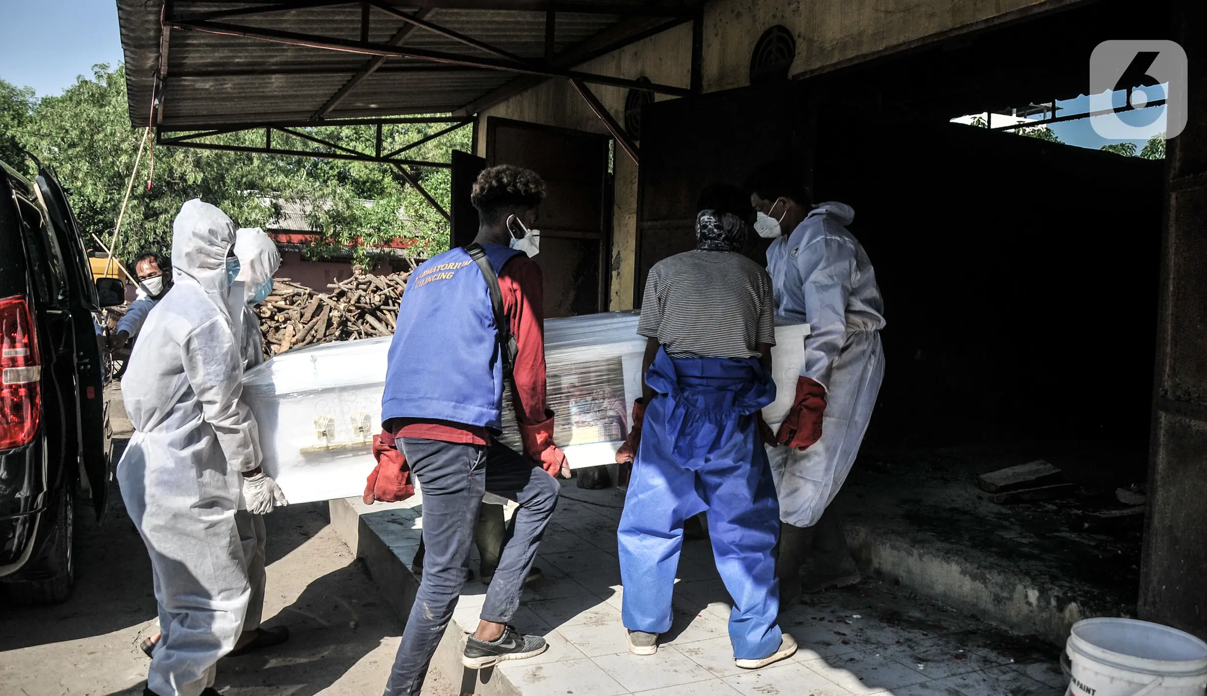 FOTO: Proses Kremasi Jenazah Pasien Covid-19 di Krematorium Cilincing ...