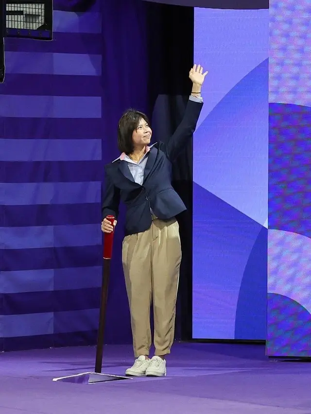 7 Potret Greysia Polii Beri Dukungan di Olimpiade Paris 2024, Seru Ajak ...