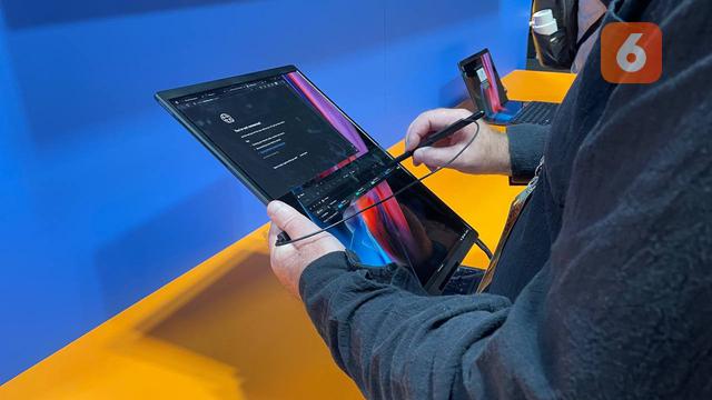 Hands-on: Laptop Layar Lipat HP Spectre Fold yang Bisa Jadi Tablet dan ...