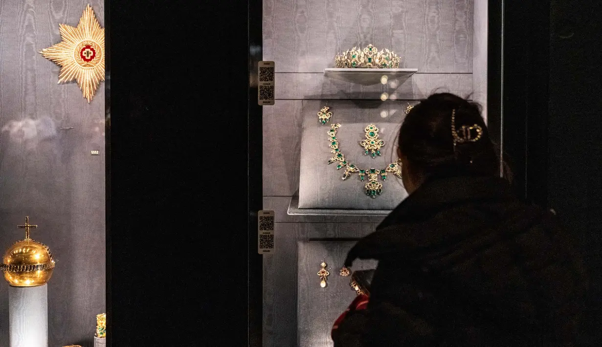 Melihat dari Dekat Permata dan Mahkota Kerajaan Denmark - Foto Liputan6.com