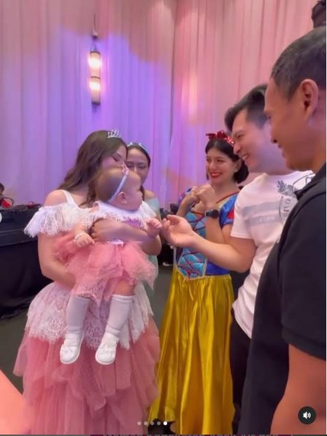 6 Potret Jessica Mila dan Baby Kyarra Tampil Bak Princess Aurora, Gemas ...
