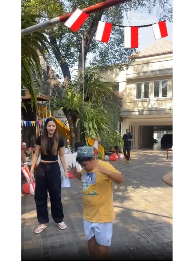 9 Artis Ini Ikut Keseruan Lomba 17 Agustus, Ayu Ting Ting hingga Cindy Fatikasari - Hot Liputan6.com