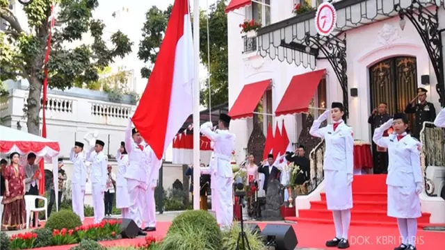 2 Pemuda Indonesia Keturunan Prancis Jadi Pengibar Bendera di Upacara ...