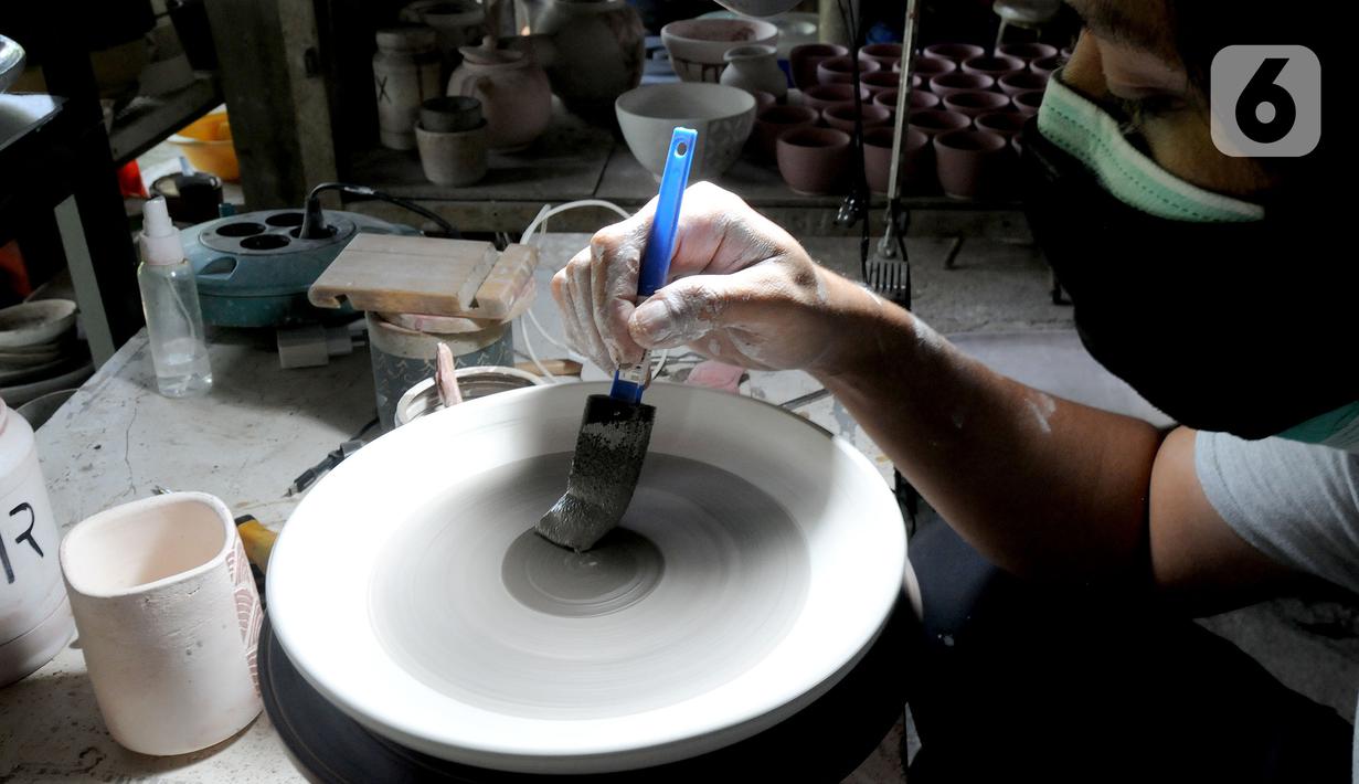 FOTO: Keramik Bojongsari Depok Tetap Bertahan di Masa Pandemi - Foto ...