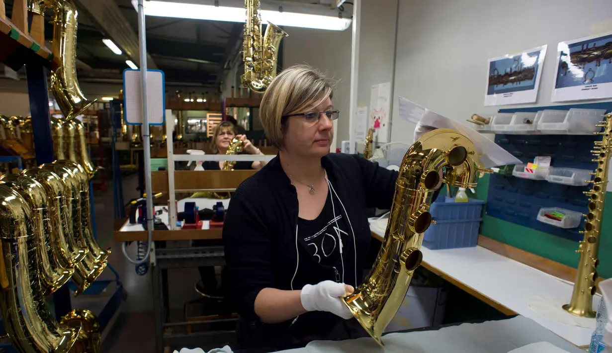 FOTO: Melihat Lebih Dekat Aktivitas Pekerja Pabrik Saksofon di Prancis ...